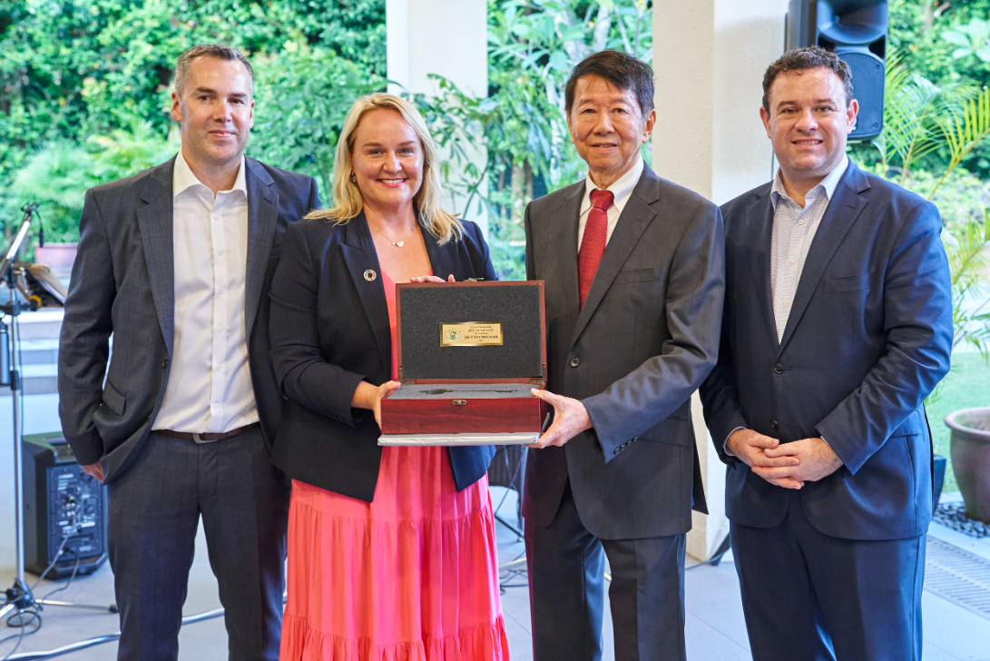 6 Alumni Receive Keys to City of Newcastle
