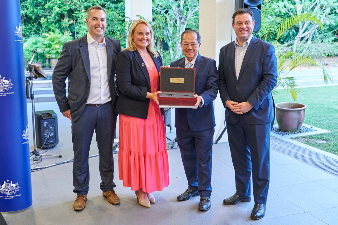 6 Alumni Receive Keys to City of Newcastle